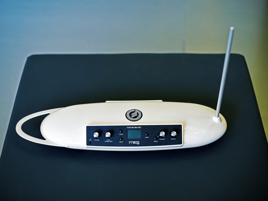 Leon Theremin: un inventor de películaDescubrir el Arte, la revista ...