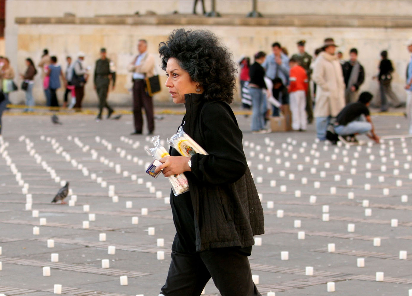 Doris Salcedo: una escultora al servicio de las víctimas – Descubrir el ...